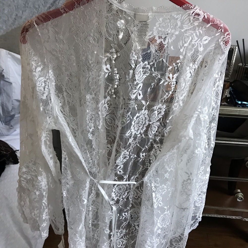 White Lace Robe - Gem